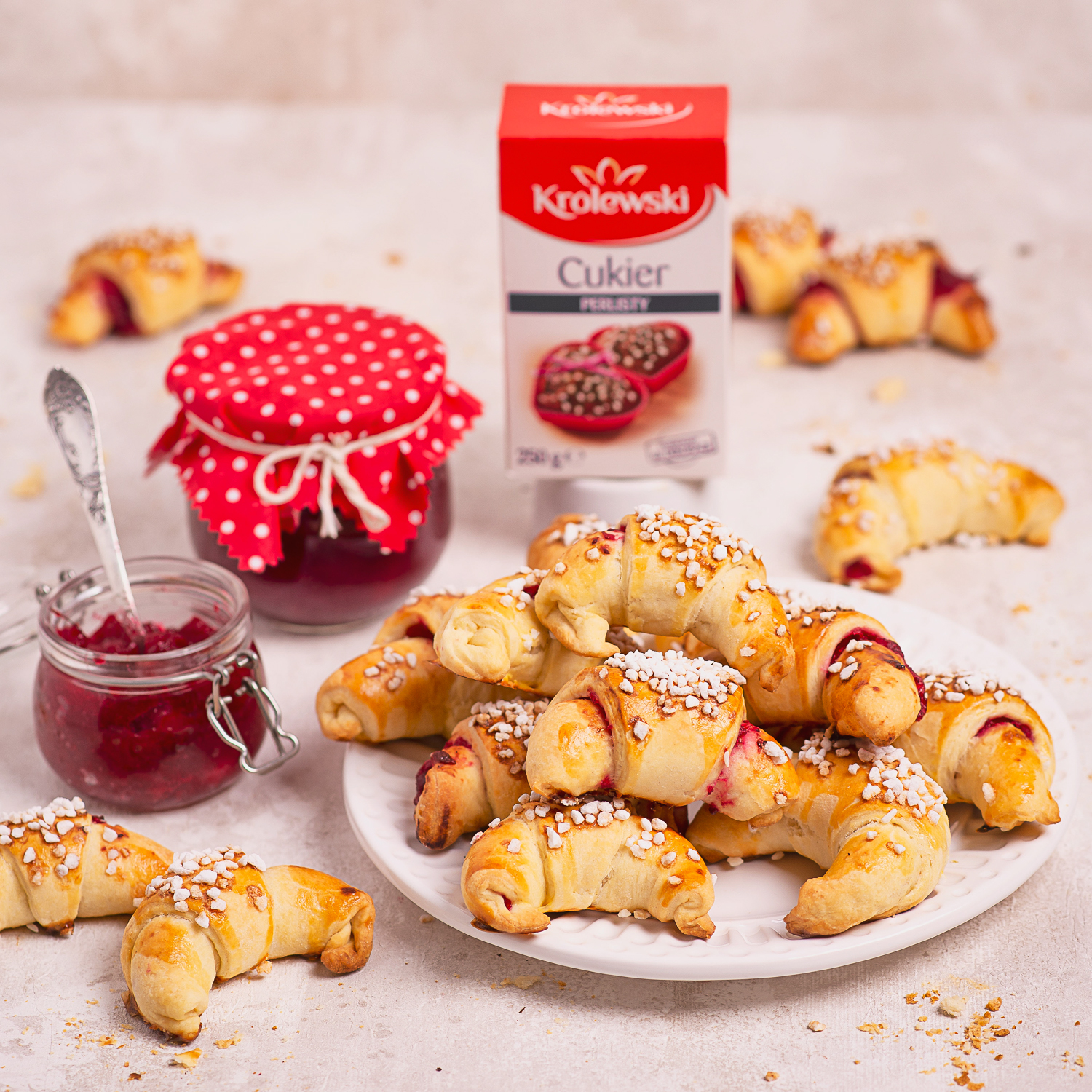 Kruche rogaliki z konfiturą z żurawiny - Cukier Królewski